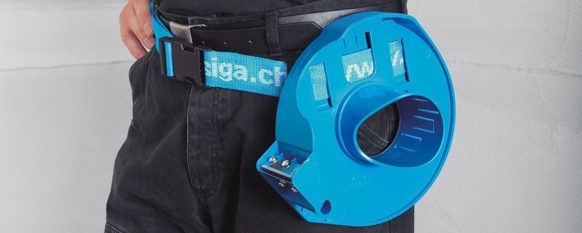Tape dispenser with tearproof construction site belt | SIGA